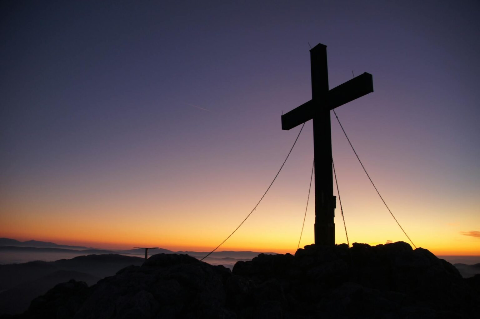 The Symbolism Behind Jesus' Red Robe: What Does it Signify? - My Spirit IQ